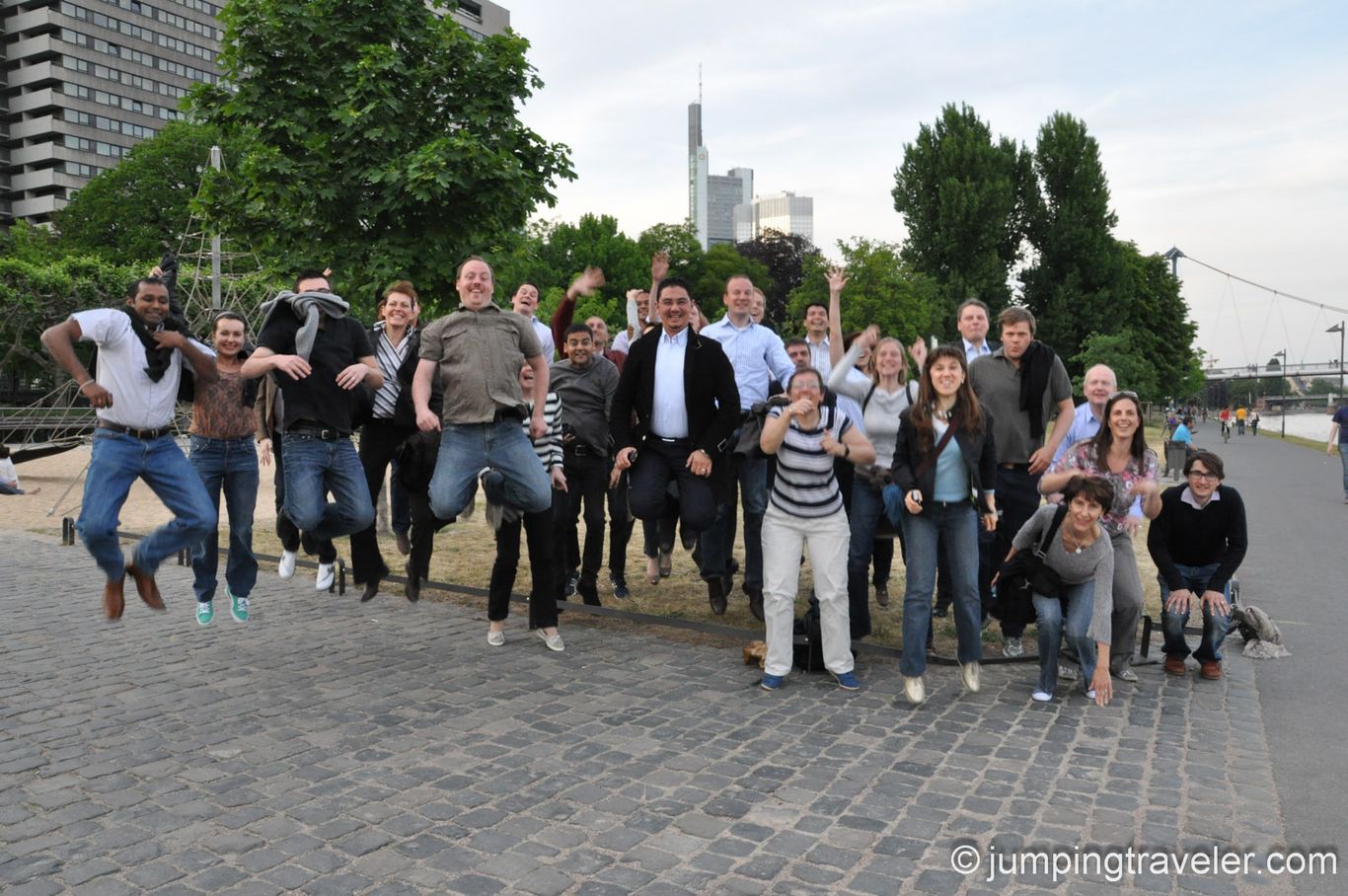 Team Jumping in Frankfurt | Jumping Traveler